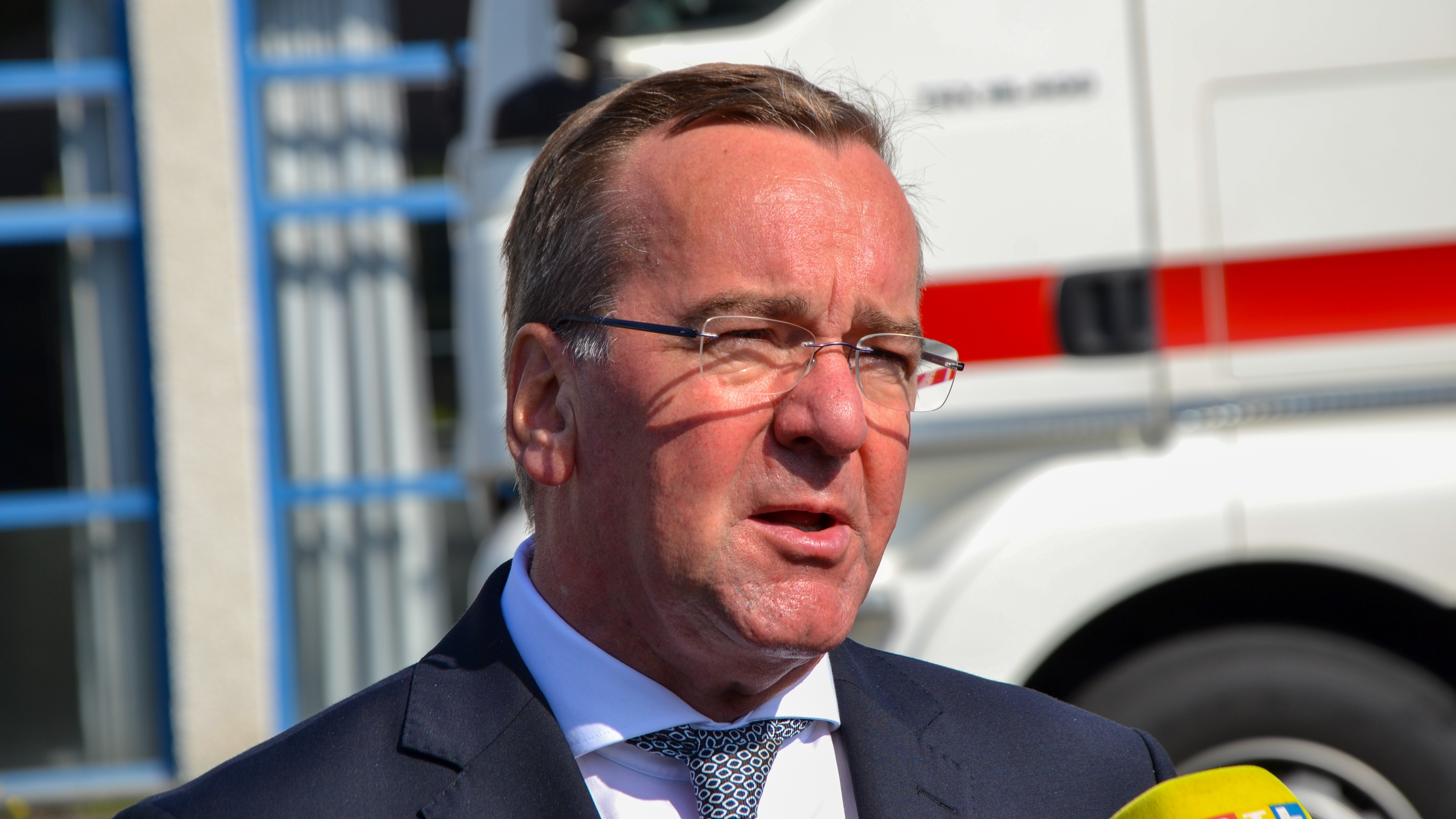 Der Mann, der viele Sprachen spricht und doch zur Vereinfachung neigt