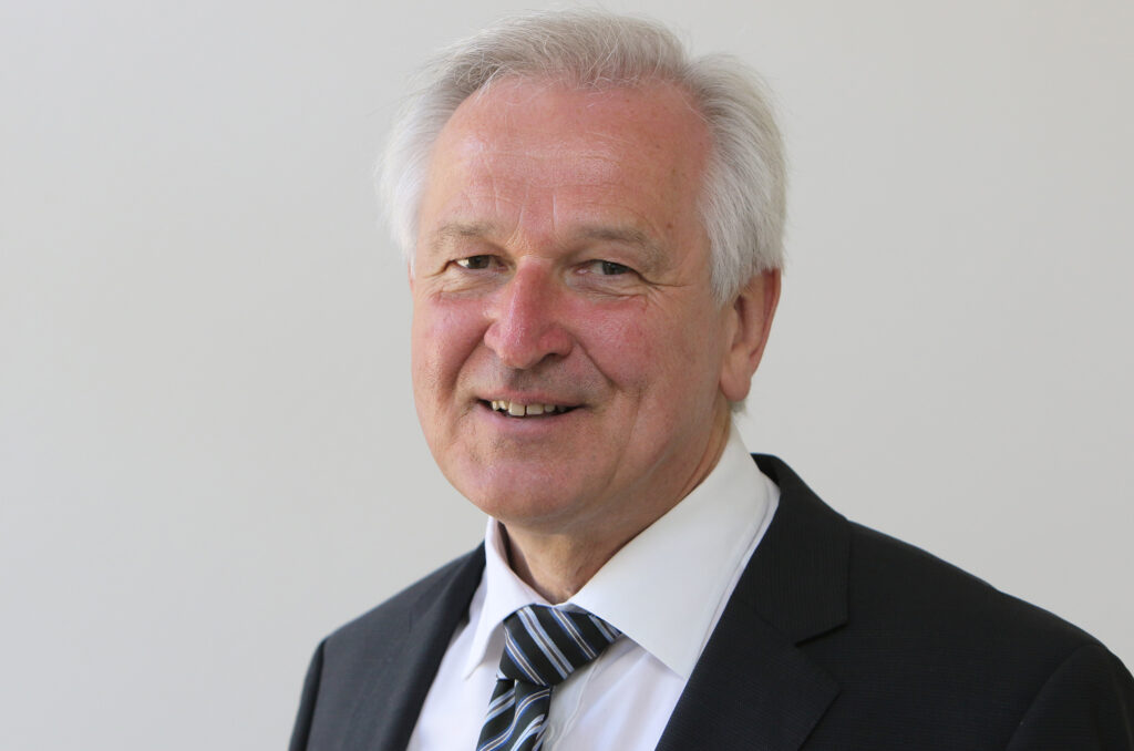 Ungewöhnliche Wahl: Prälat Felix Bernard verrät seinen Lieblingsartikel ...