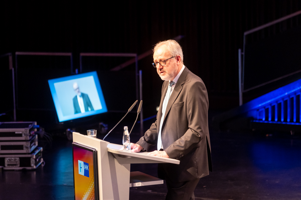 IHK-Chef Oppermann fordert Verlässlichkeit von der Politik und rügt die ...