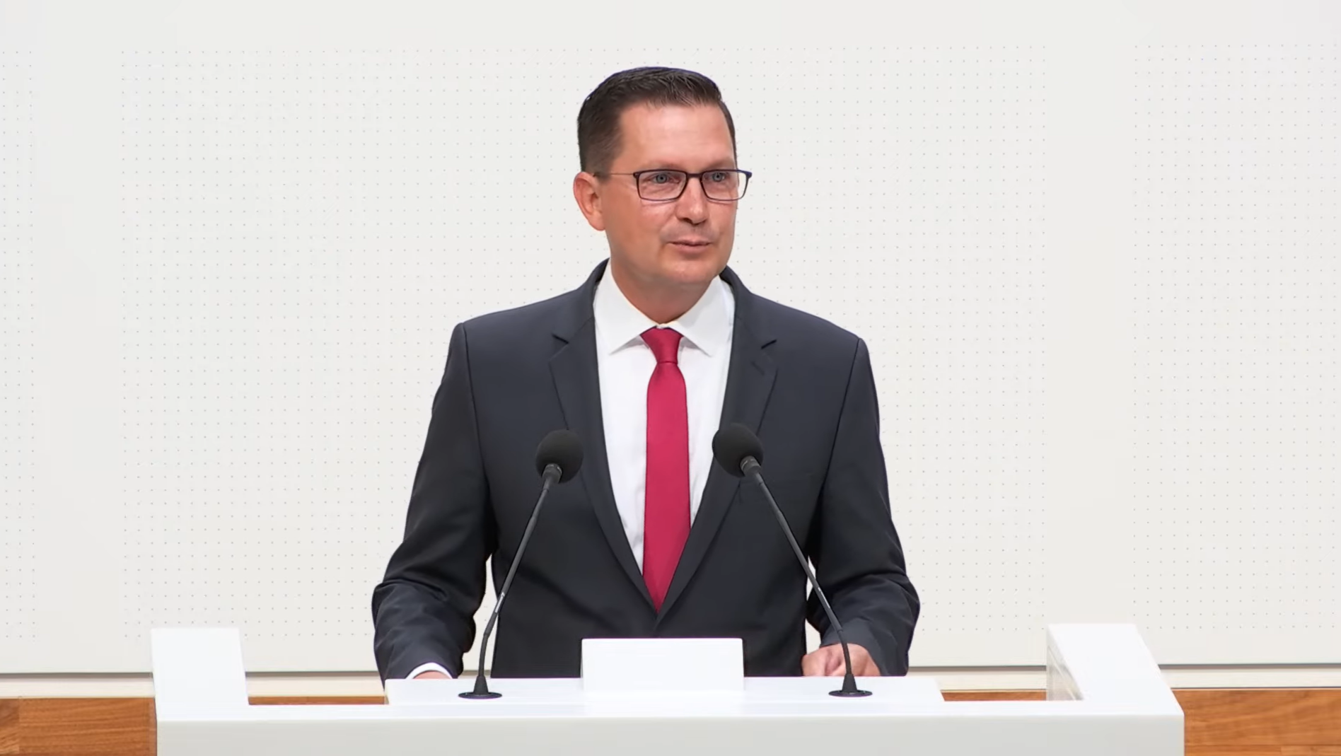 Alexander Wille (CDU) kritisiert Pistorius und löst hitzige Debatte im ...