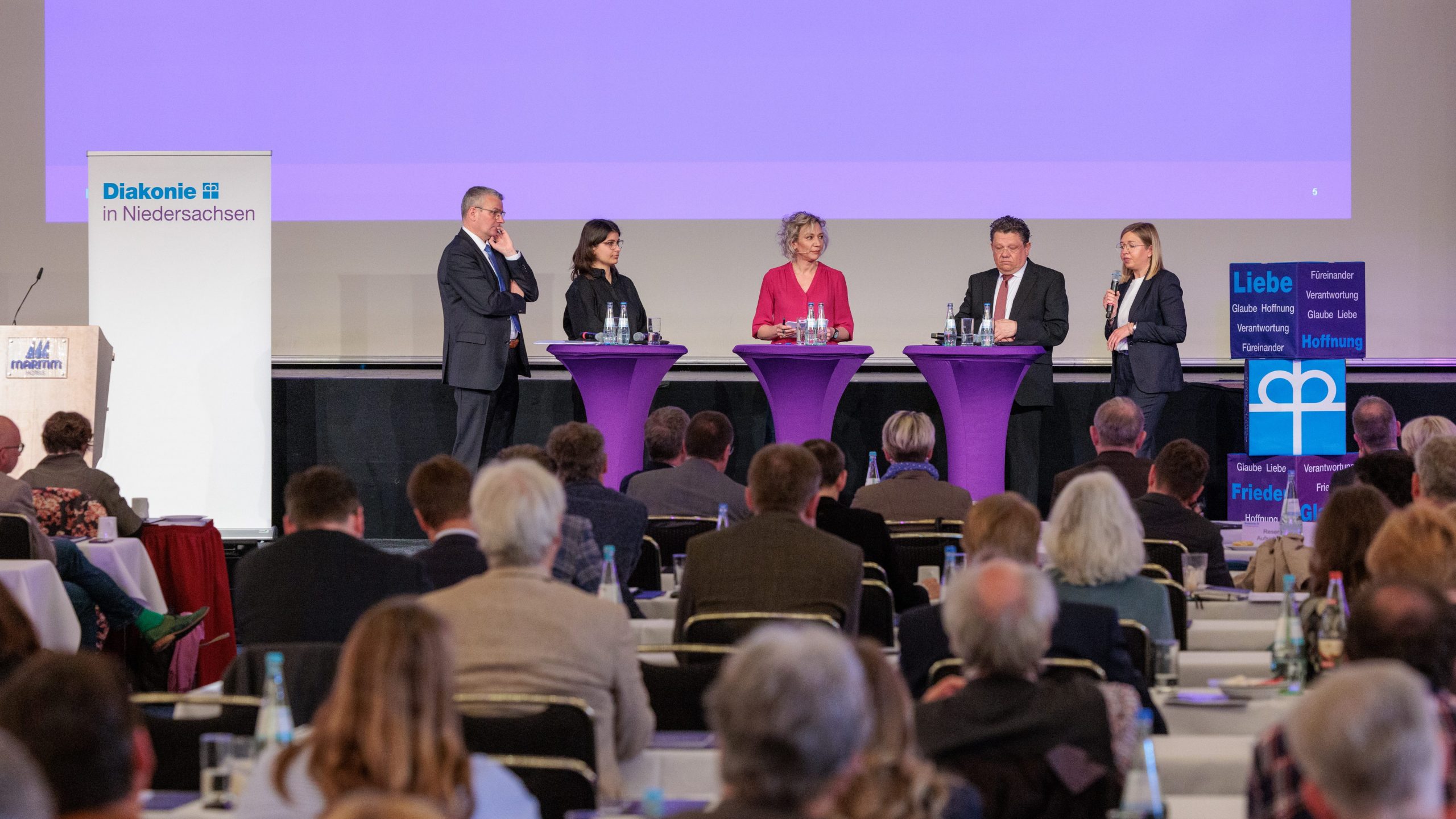 Diakonie-Chef warnt: Pflegekräftemangel wird zum Problem für die ...