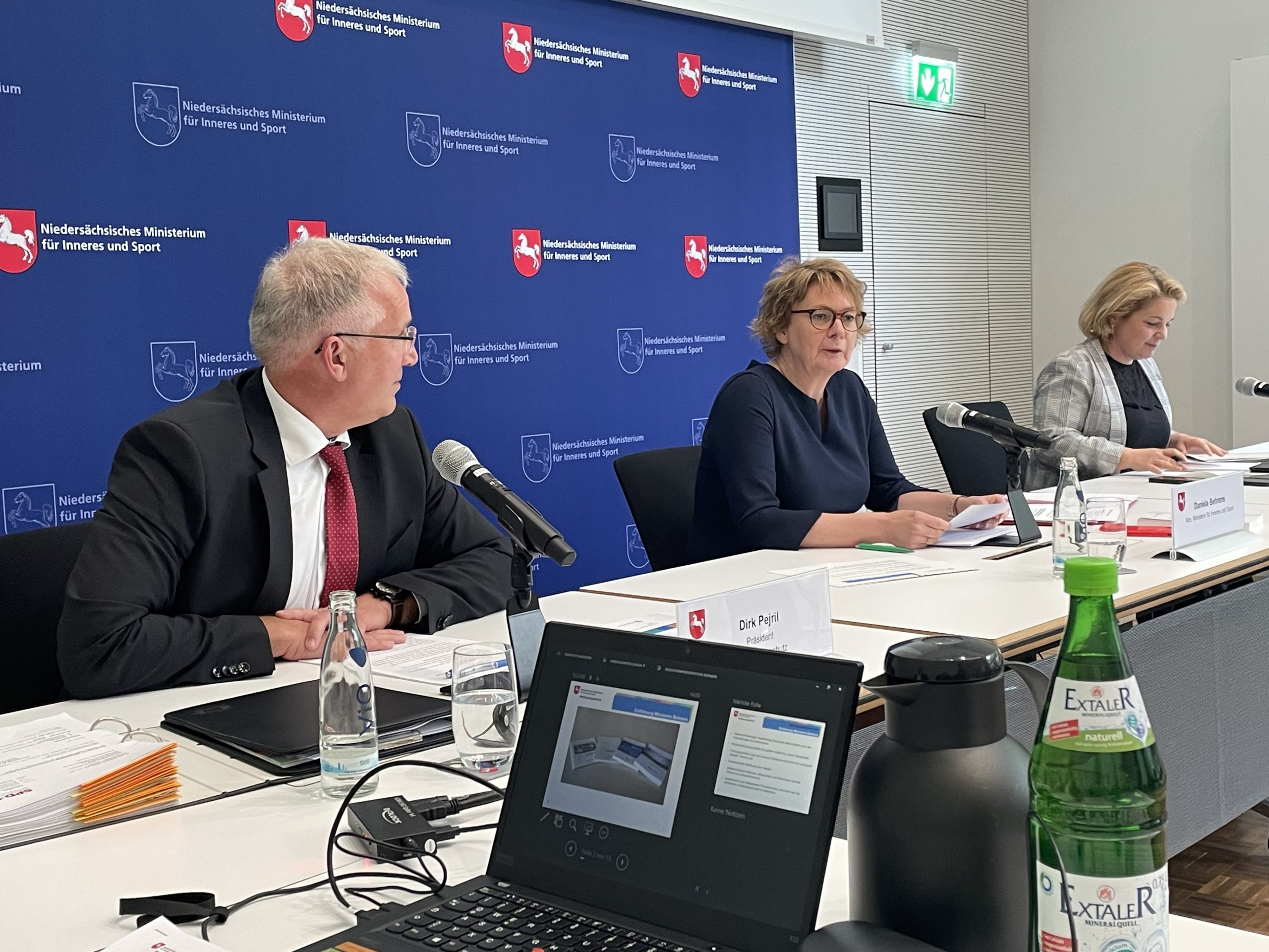 Behrens will dem Verfassungsschutz mehr Mittel zur Observation ...