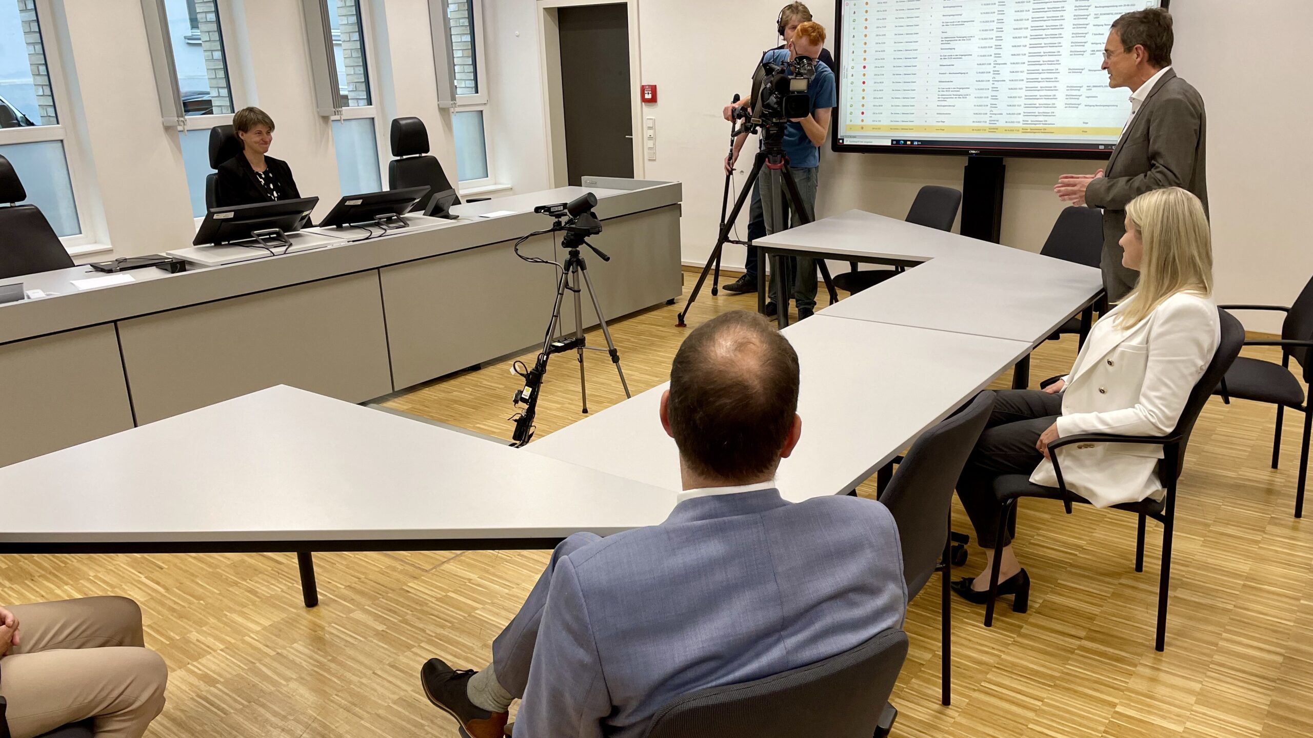 Gerichte führen elektronische Akte ein – Rundblick Niedersachsen