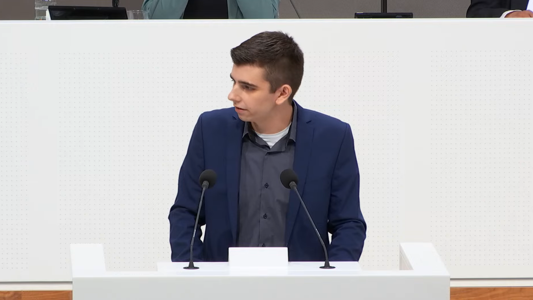 Klimakrise oder norddeutscher Sommer? Landtag will den Ackerbauern ...