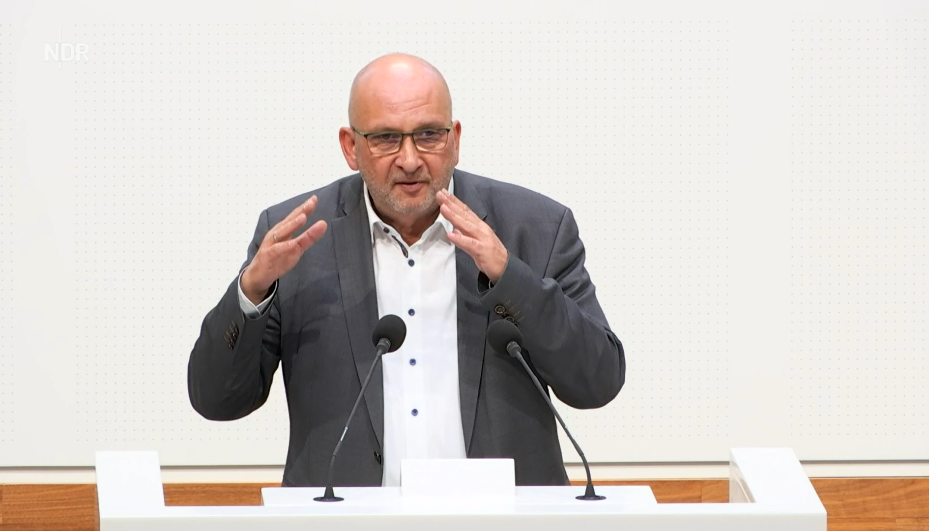 So viel Tempo war noch nie: In Windeseile paukt Rot-Grün den ...